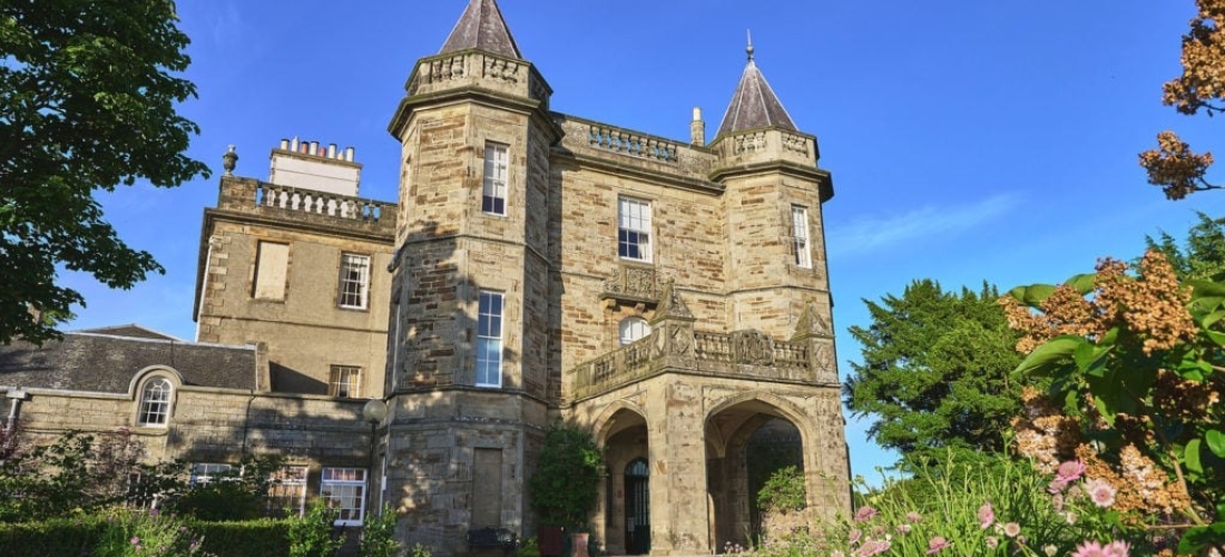 Win a luxurious Edinburgh countryside mansion stay & hamper | Travelscoop